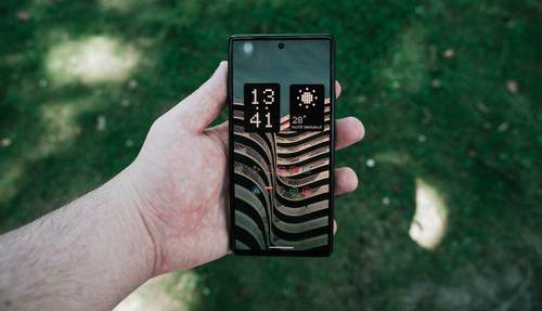 10 reasons why Android is better than iPhone in 2025 | GeeksChalk